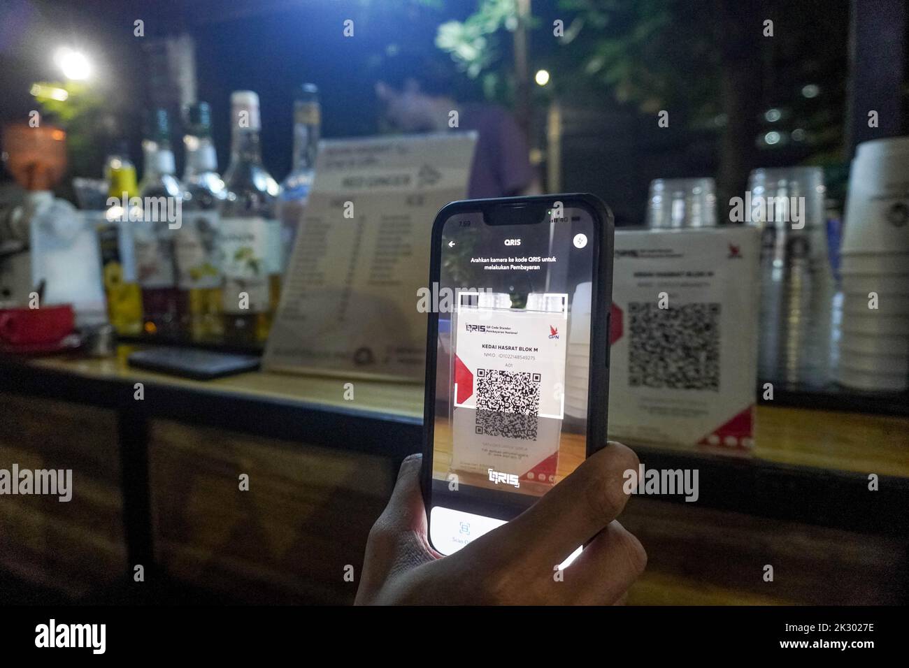 South Jakarta, Jakarta, Indonesia. 23rd Sep, 2022. A buyer scans the QR ...