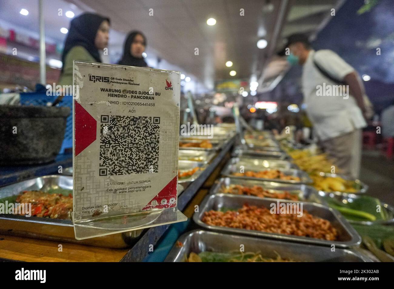 South Jakarta, Jakarta, Indonesia. 23rd Sep, 2022. A street vendor ...