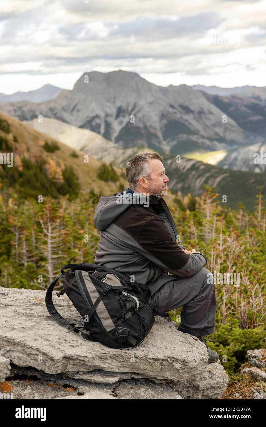 People resting on rock hi-res stock photography and images - Alamy