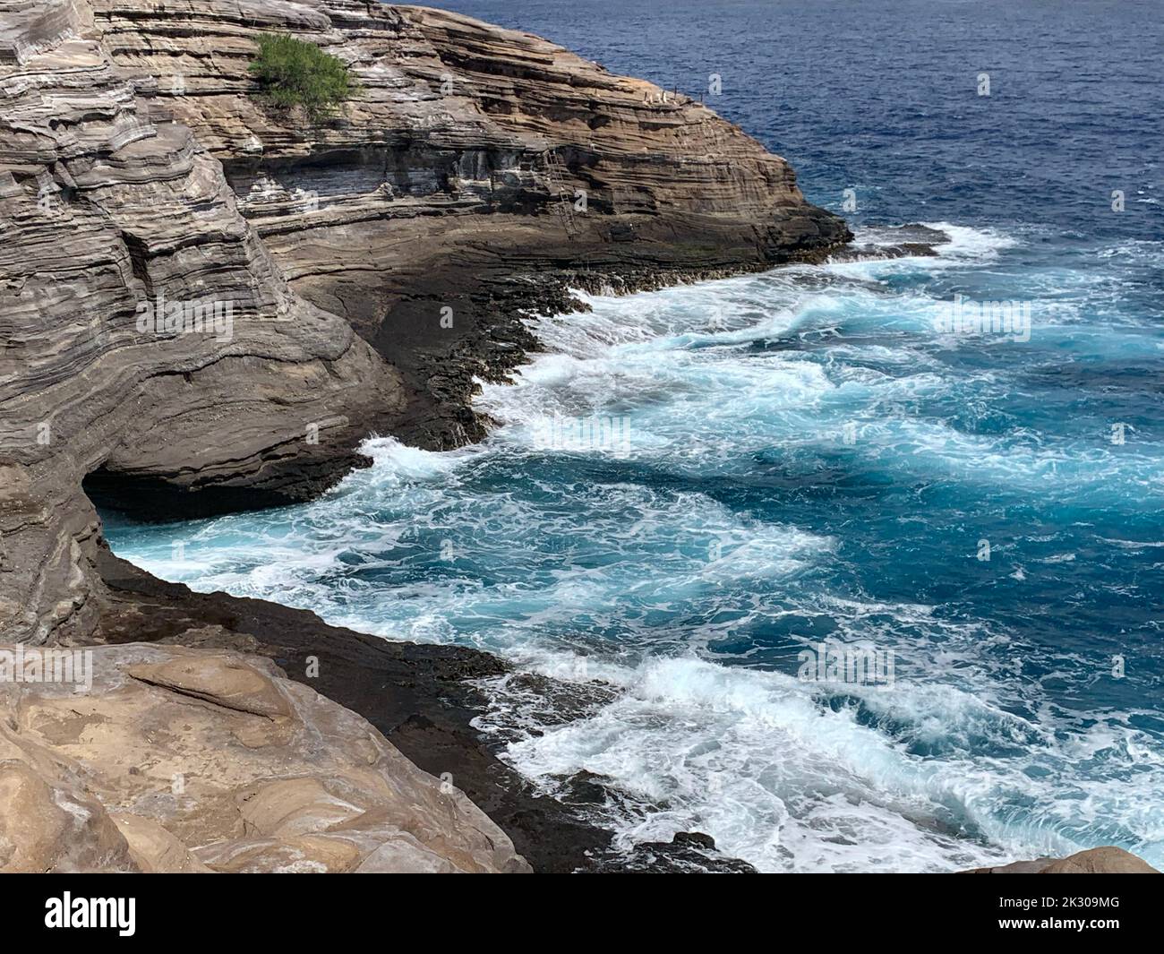 A scenic landscape of the ocean coastline at Spitting Cave in Oahu ...