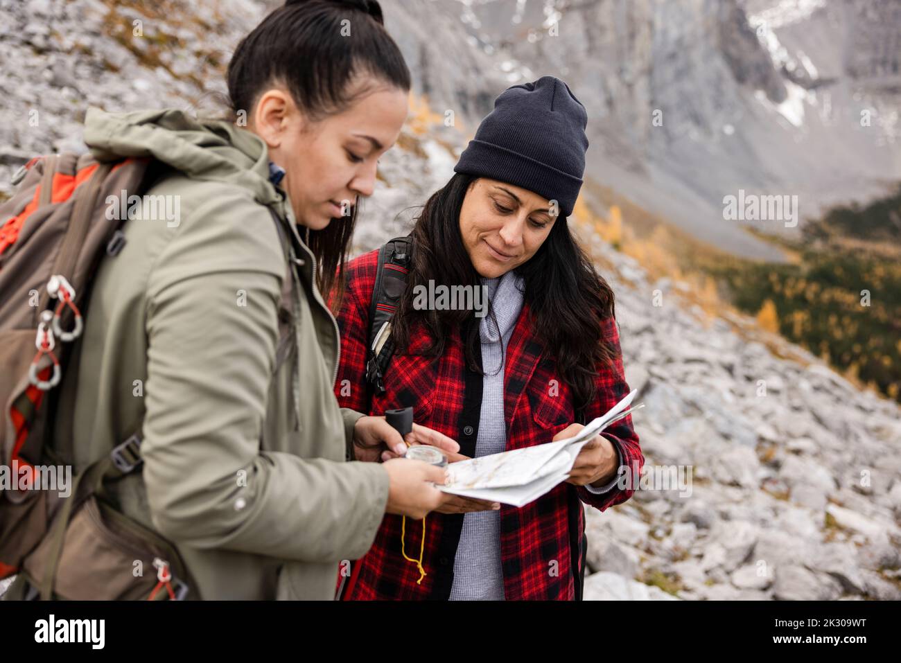 Hikers using map and compass hi-res stock photography and images - Alamy