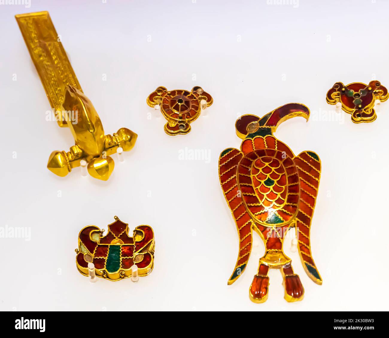 Jewellry pieces from Germanic princely Tombs - Apahida - tombs 1-3 ...
