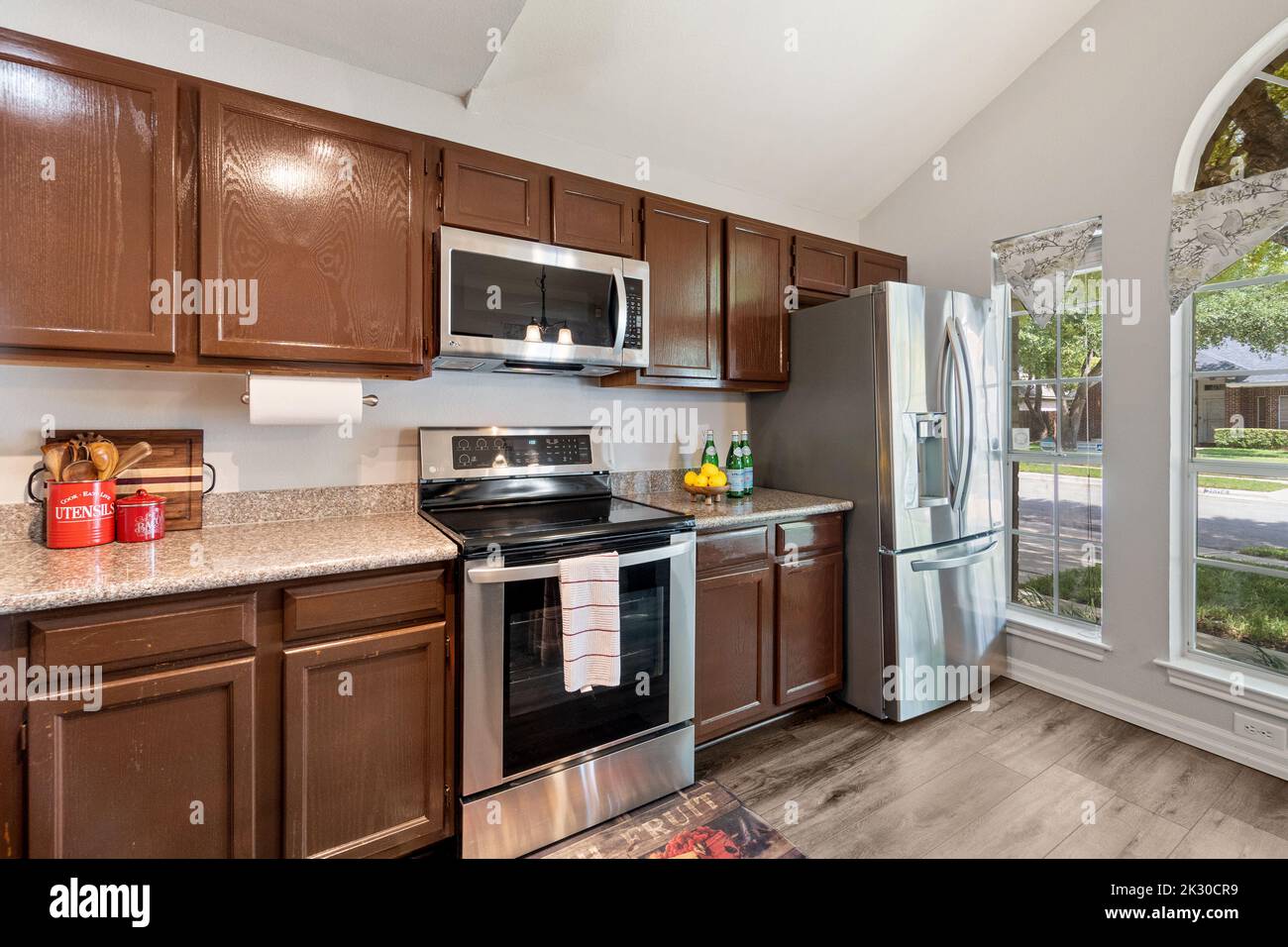 Warm wood cabinets hi-res stock photography and images - Alamy
