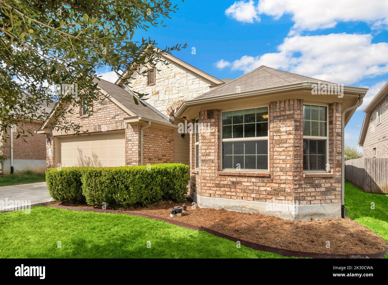 The front of a suburban home Stock Photo - Alamy