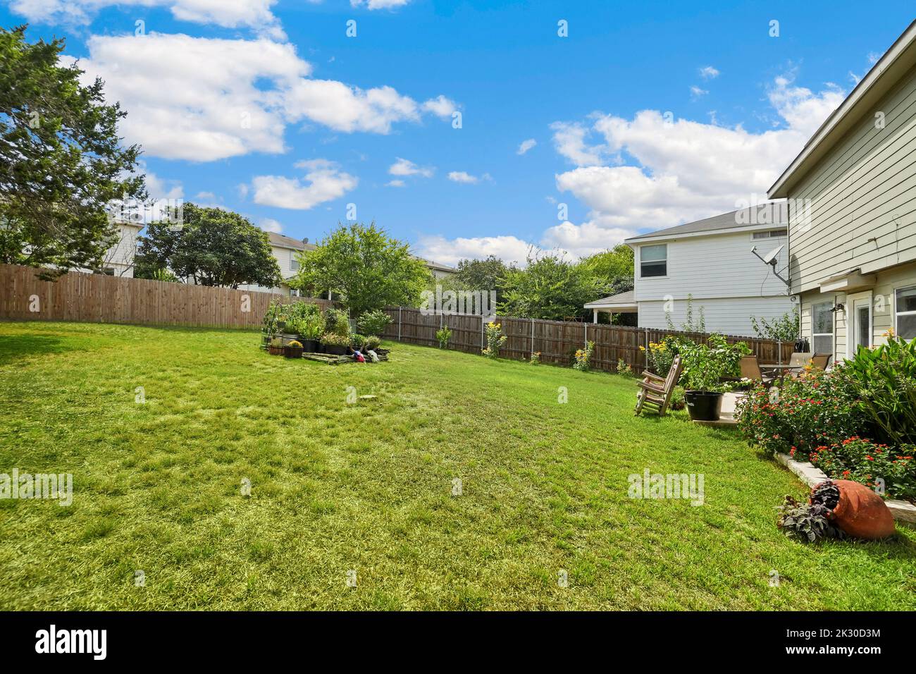 Yard with swimming hi-res stock photography and images - Alamy