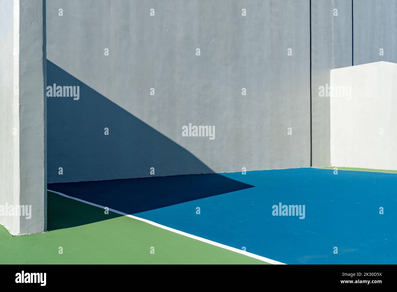 Example of an outside American Handball courts with concrete wall ...