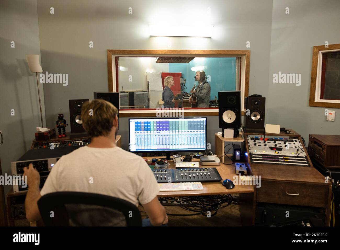 Working artists hi-res stock photography and images - Alamy