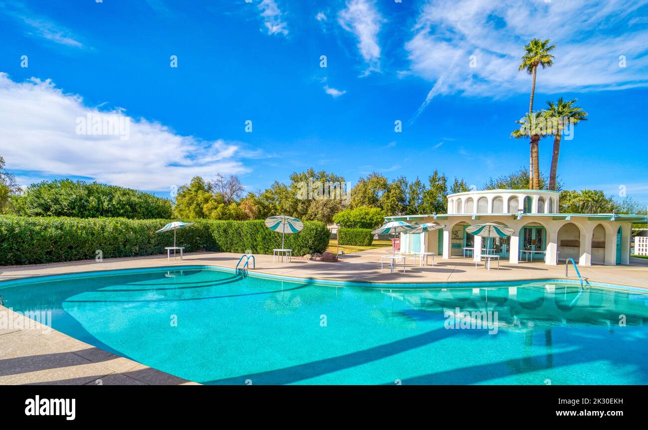 Luxury swimming pool fire pit outside hi-res stock photography and ...