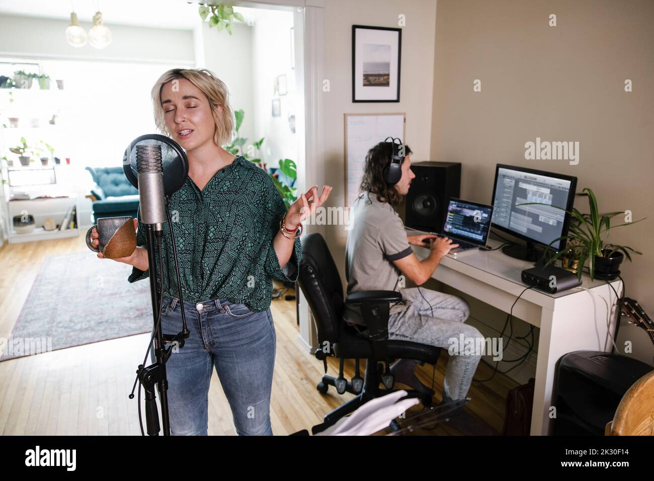 Singing into microphone hi-res stock photography and images - Alamy