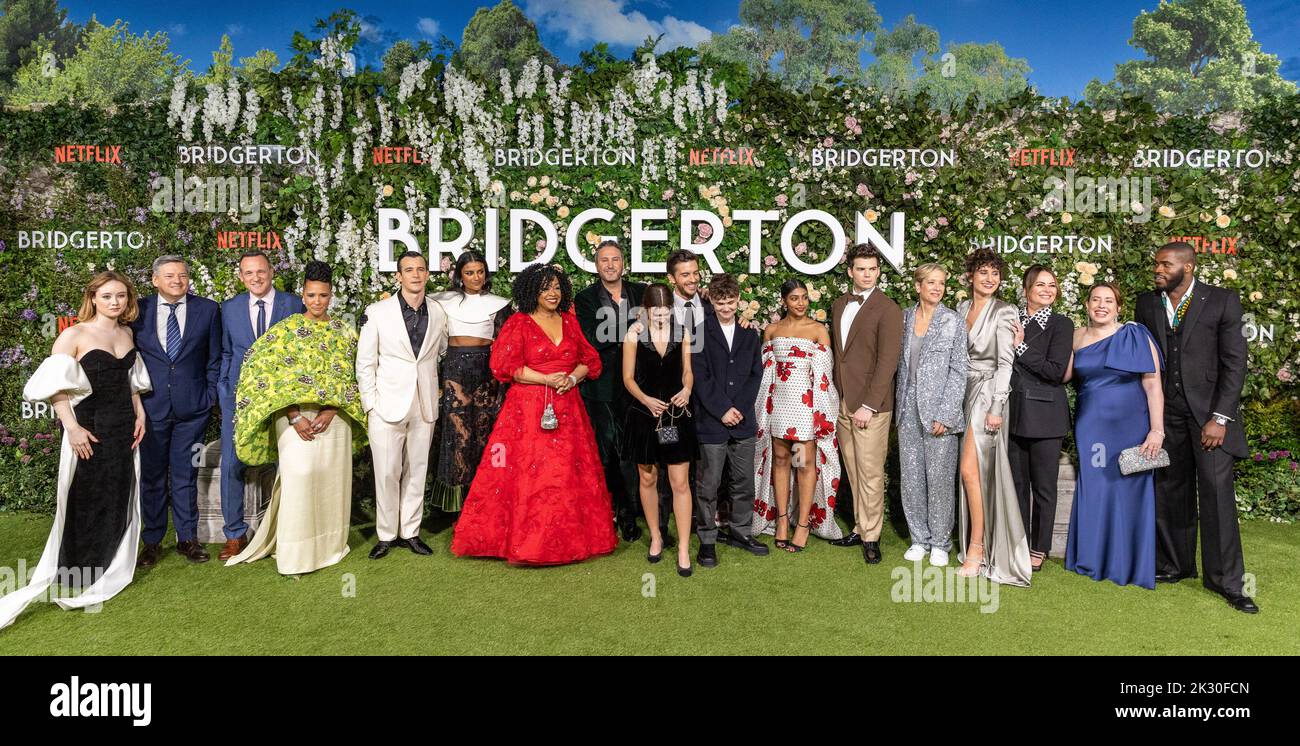 Luke thompson bridgerton hi-res stock photography and images - Alamy