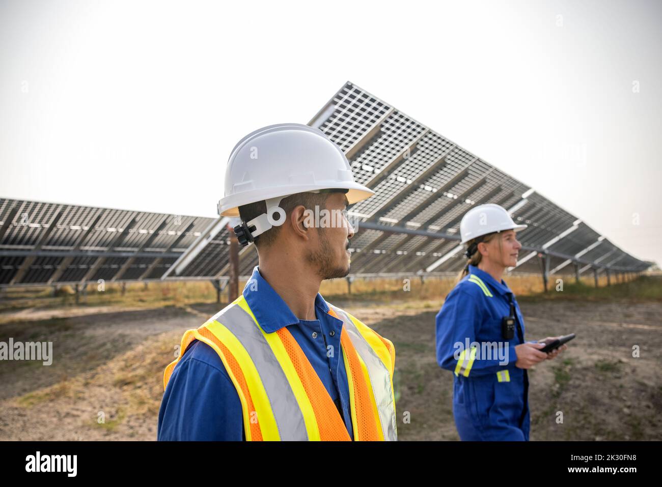 Electrician working candid hi-res stock photography and images - Alamy
