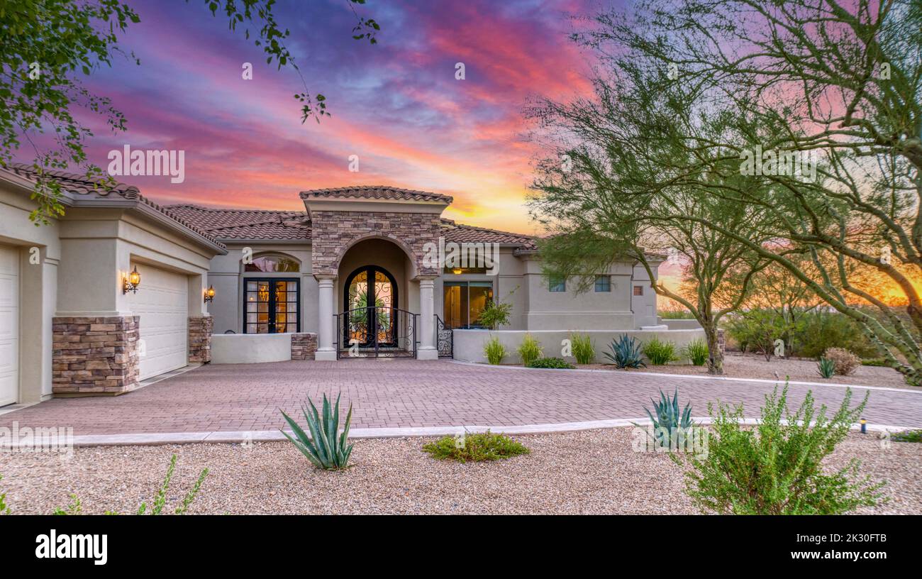 A luxury home in arizona at sunset Stock Photo - Alamy