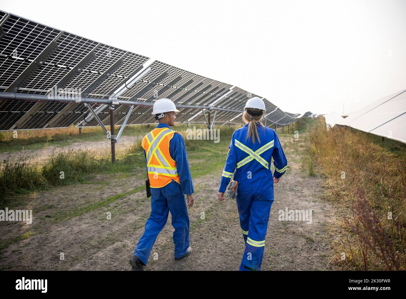 Electrician working candid hi-res stock photography and images - Alamy