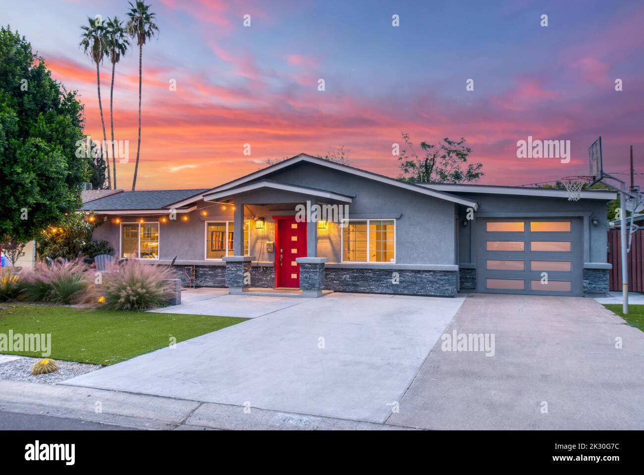 A luxury home in arizona at sunset Stock Photo - Alamy