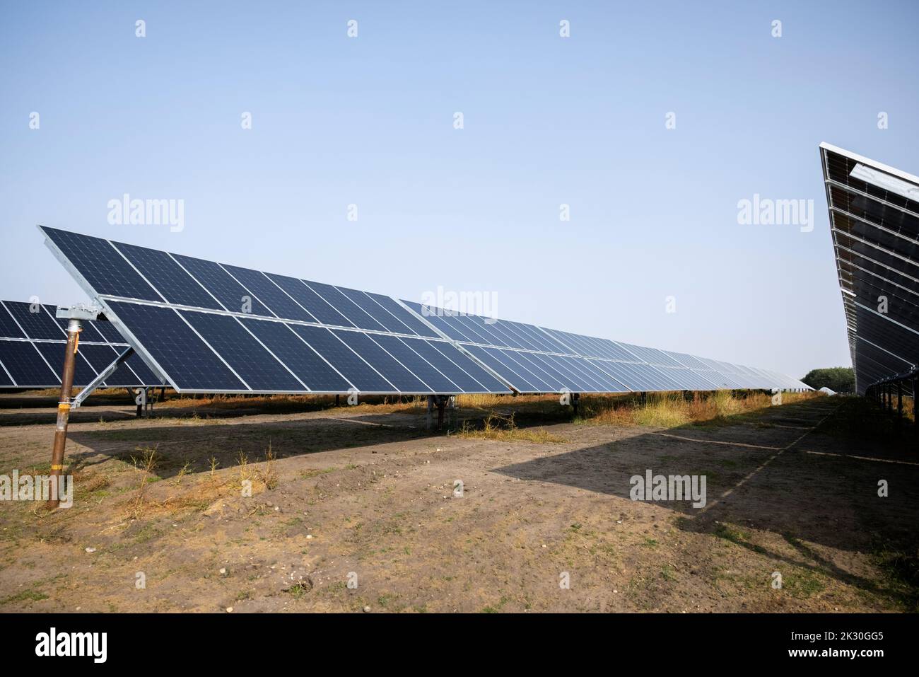 Rows of solar panels hi-res stock photography and images - Alamy