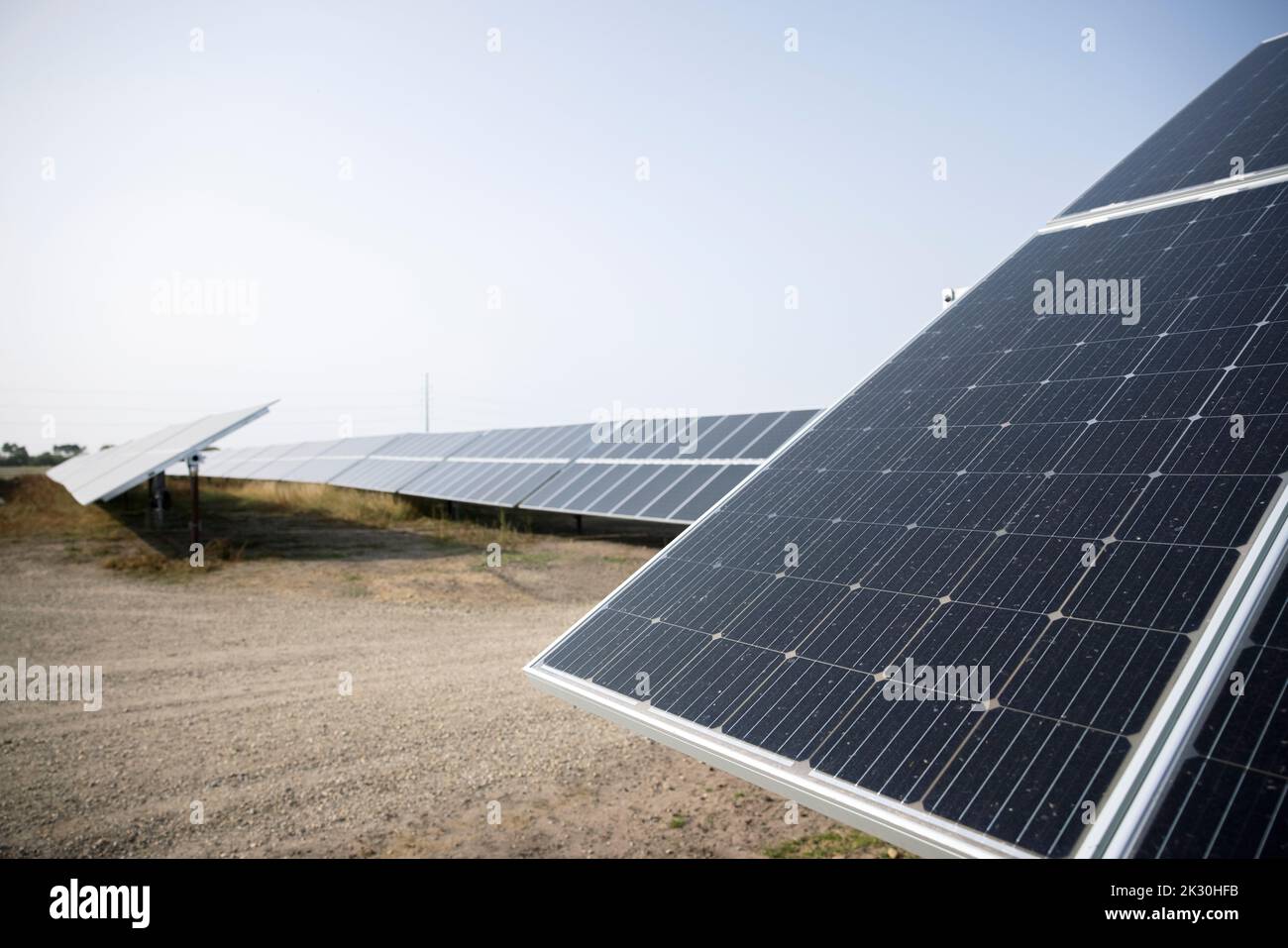 Rows of solar panels hi-res stock photography and images - Alamy