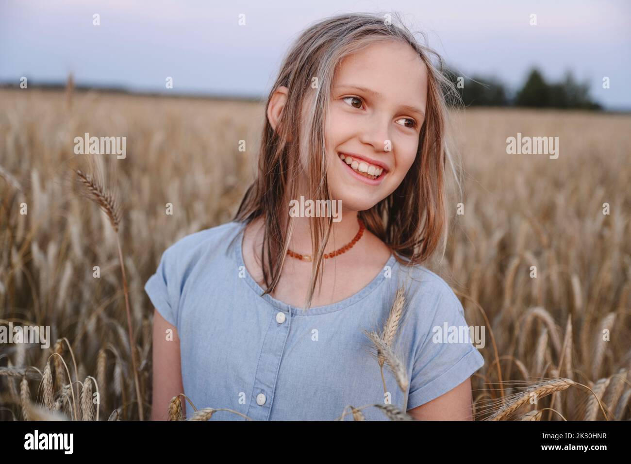 Girl in farm hi-res stock photography and images - Alamy