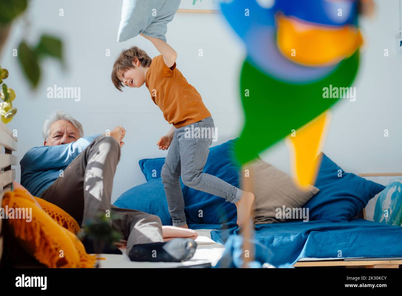 Family playing pillow fight hi-res stock photography and images - Alamy
