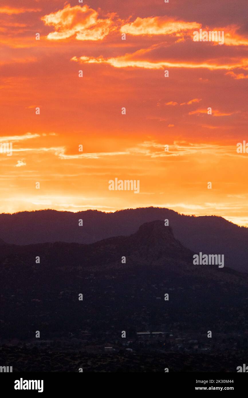 Summer twilight sunset sunrise desert hi-res stock photography and ...