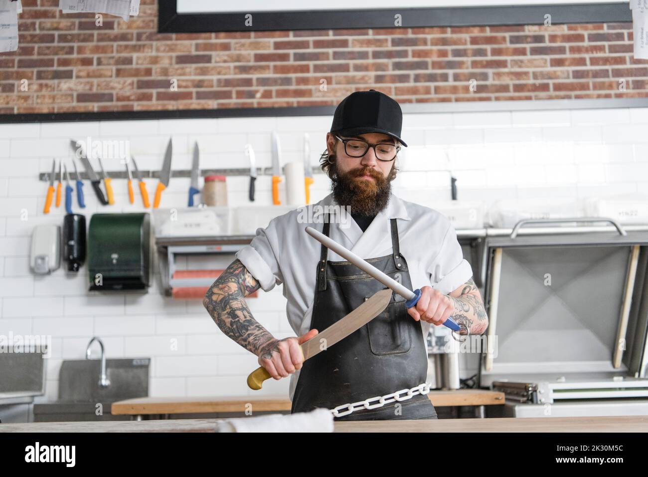 Sharpen knife hi-res stock photography and images - Alamy
