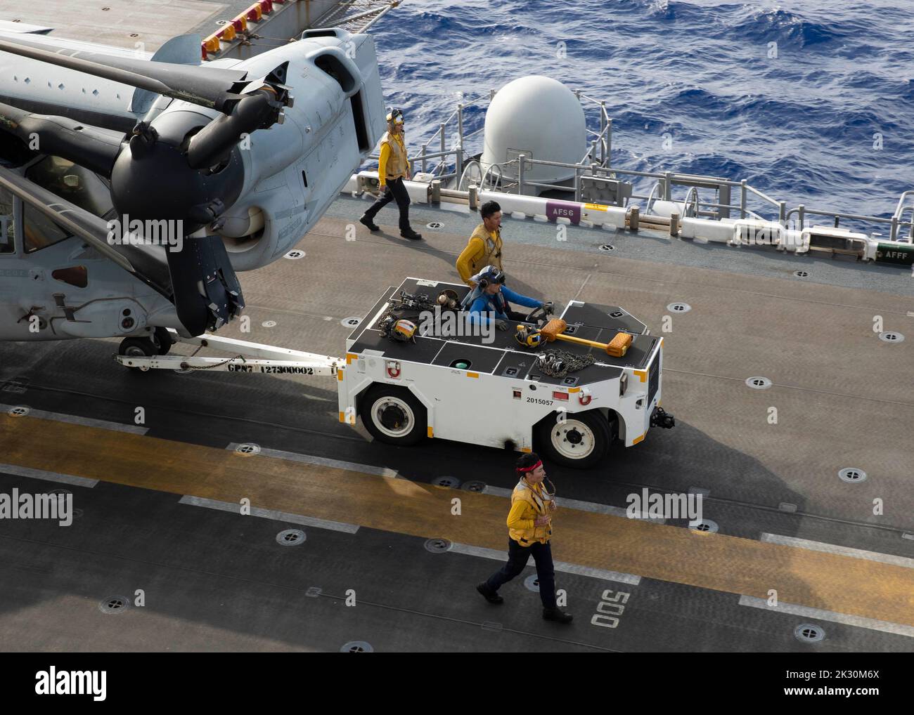 220921-N-TT639-2178 PHILIPPINE SEA (Sept. 21, 2022) – Sailors move an ...