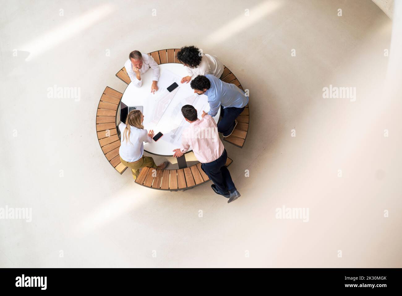 Strategy table hi-res stock photography and images - Alamy