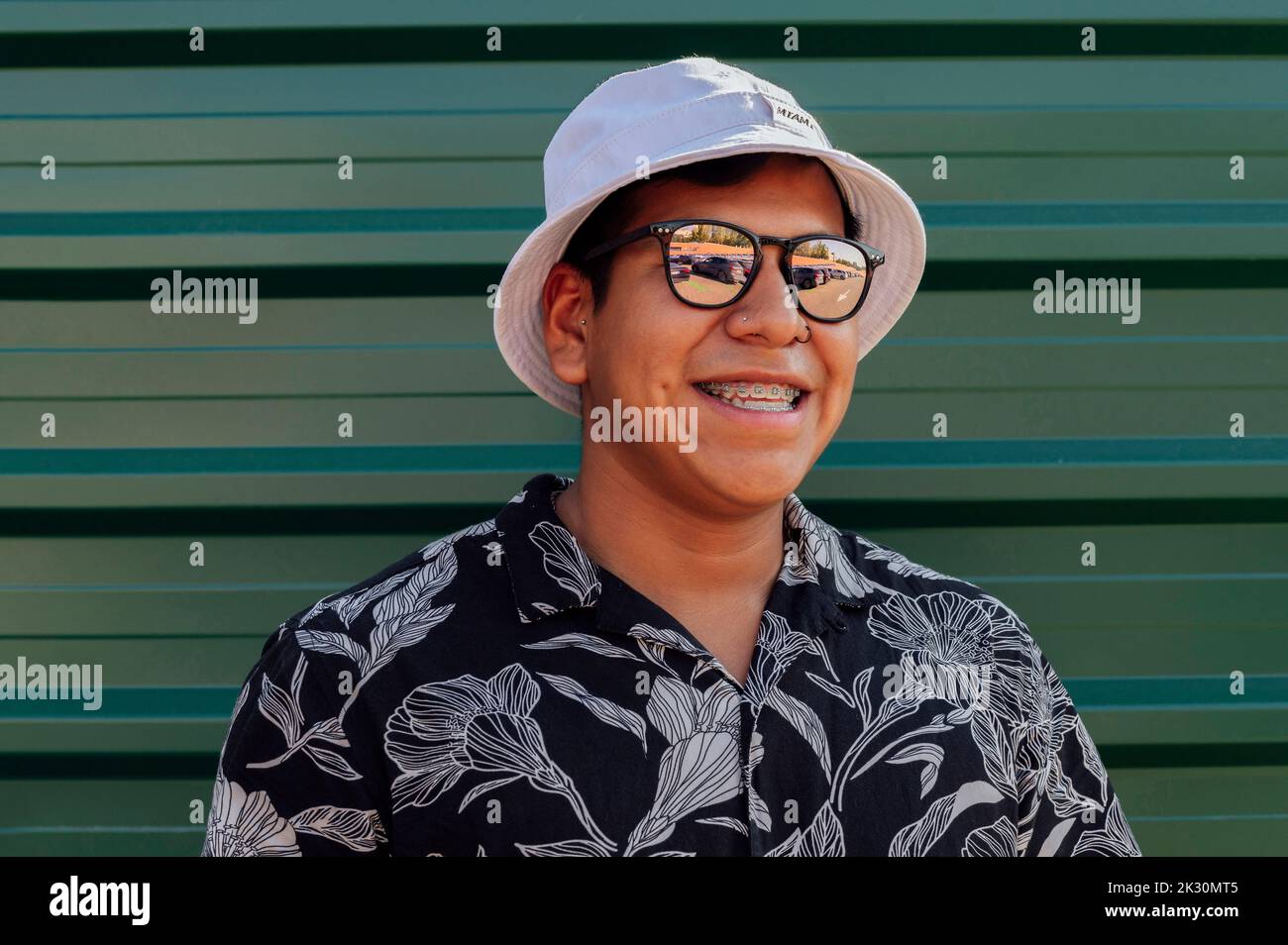 Young man in bucket hat hi-res stock photography and images - Alamy
