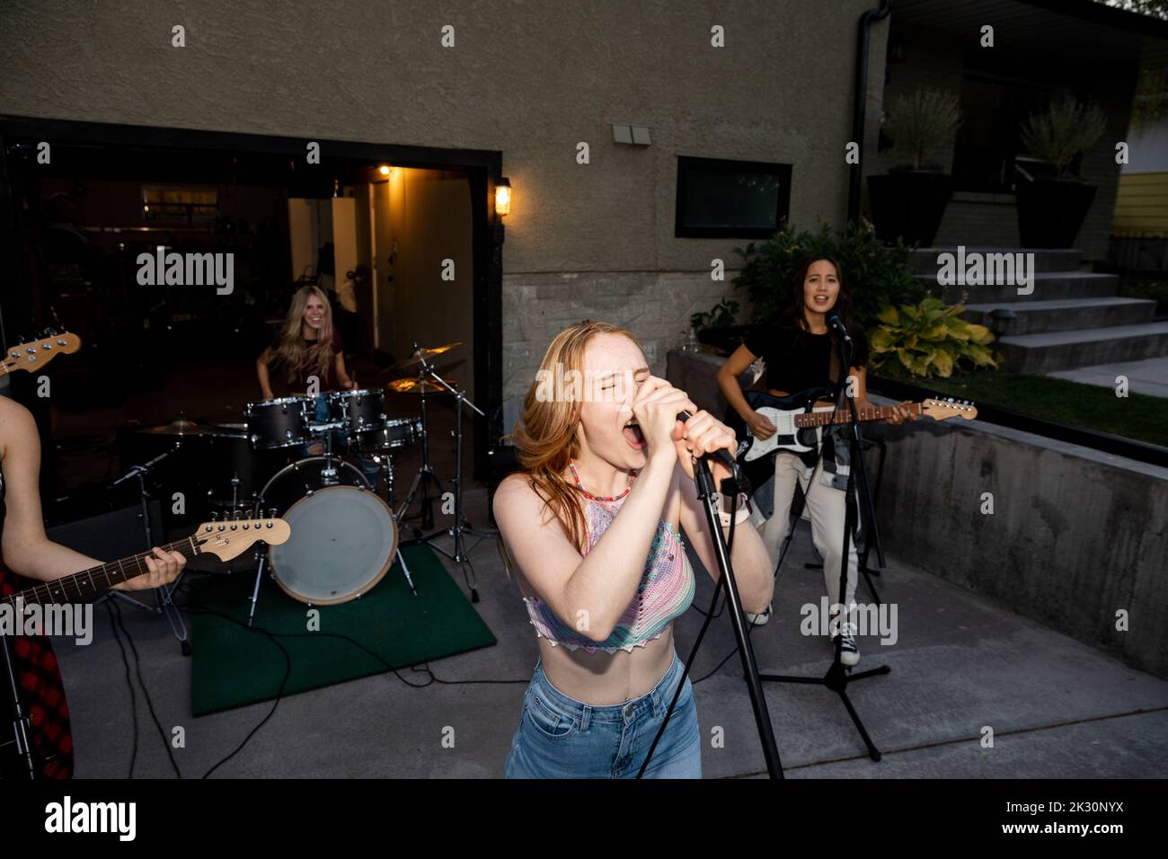 Jeans microphone hi-res stock photography and images - Alamy