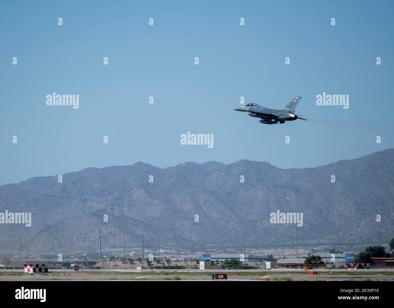 A retiring F-16 Fighting Falcon takes off for the last time in its ...