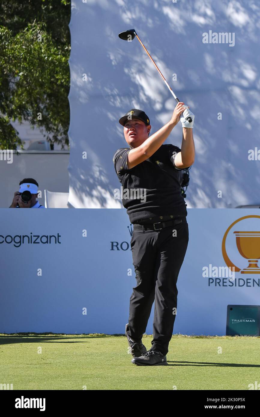 Charlotte, NC, USA. 23rd Sep, 2022. Sungjae Im watches his tee shot on the 16th hole during the ...