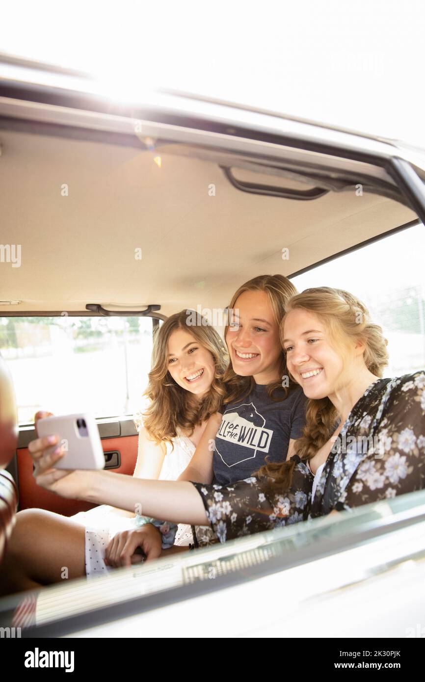 Teen girl selfie outdoors hi-res stock photography and images - Alamy