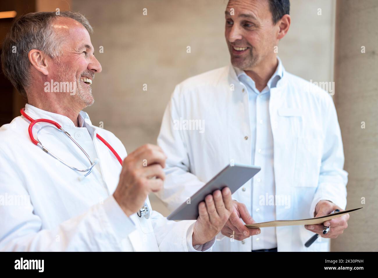 Happy doctors hi-res stock photography and images - Alamy