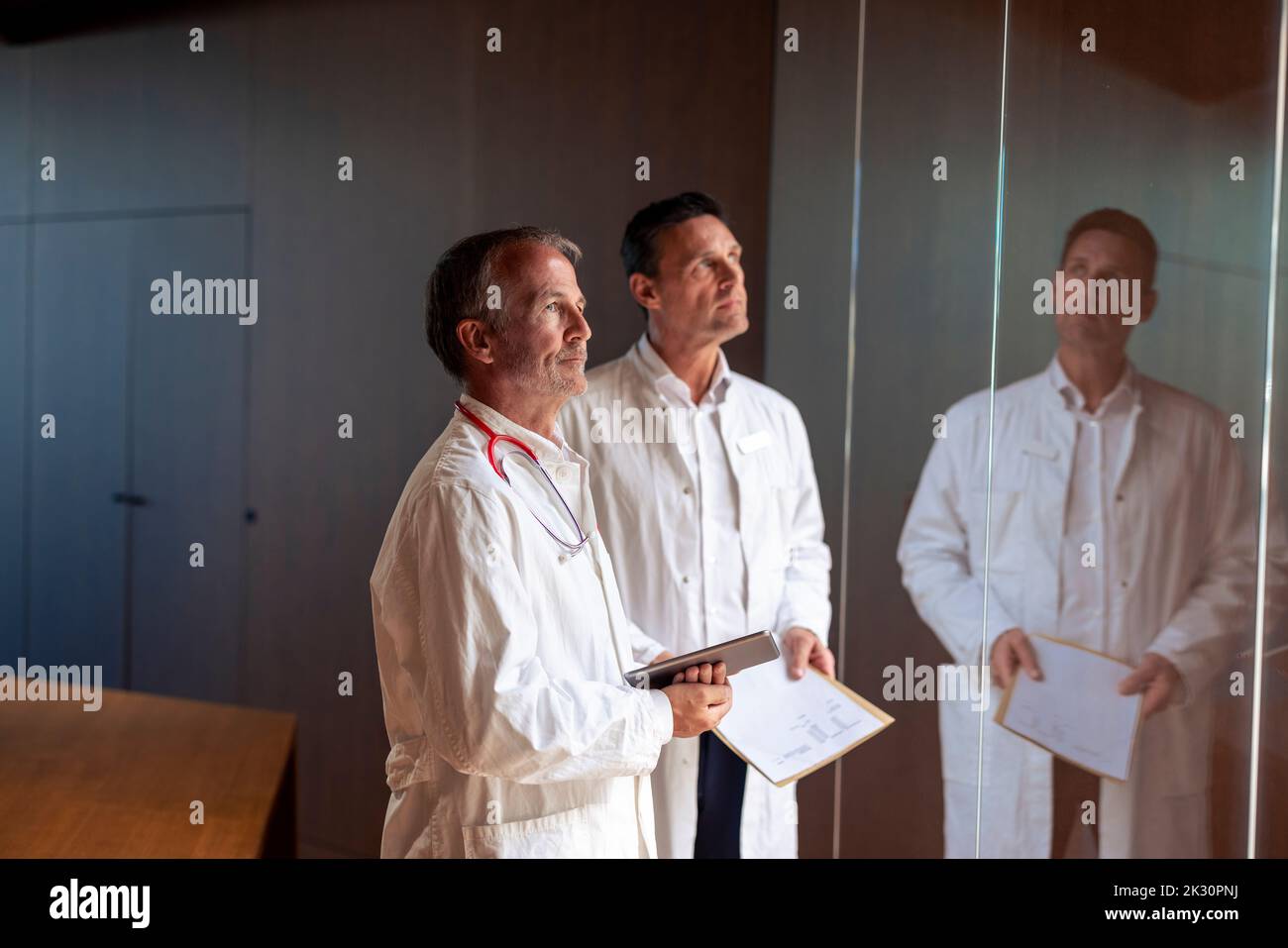 Doctors looking medical report hi-res stock photography and images - Alamy