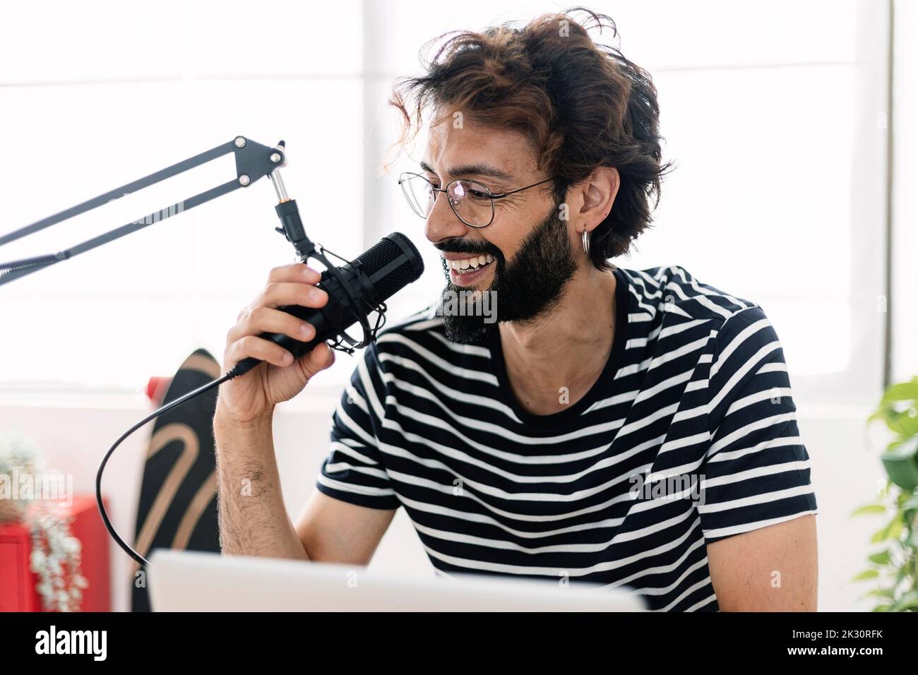 Man with recording device hi-res stock photography and images - Alamy