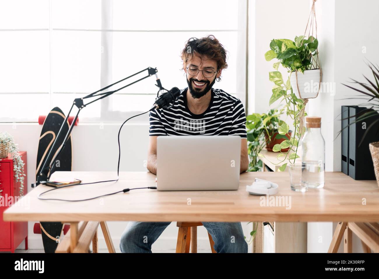 Man with recording device hi-res stock photography and images - Alamy