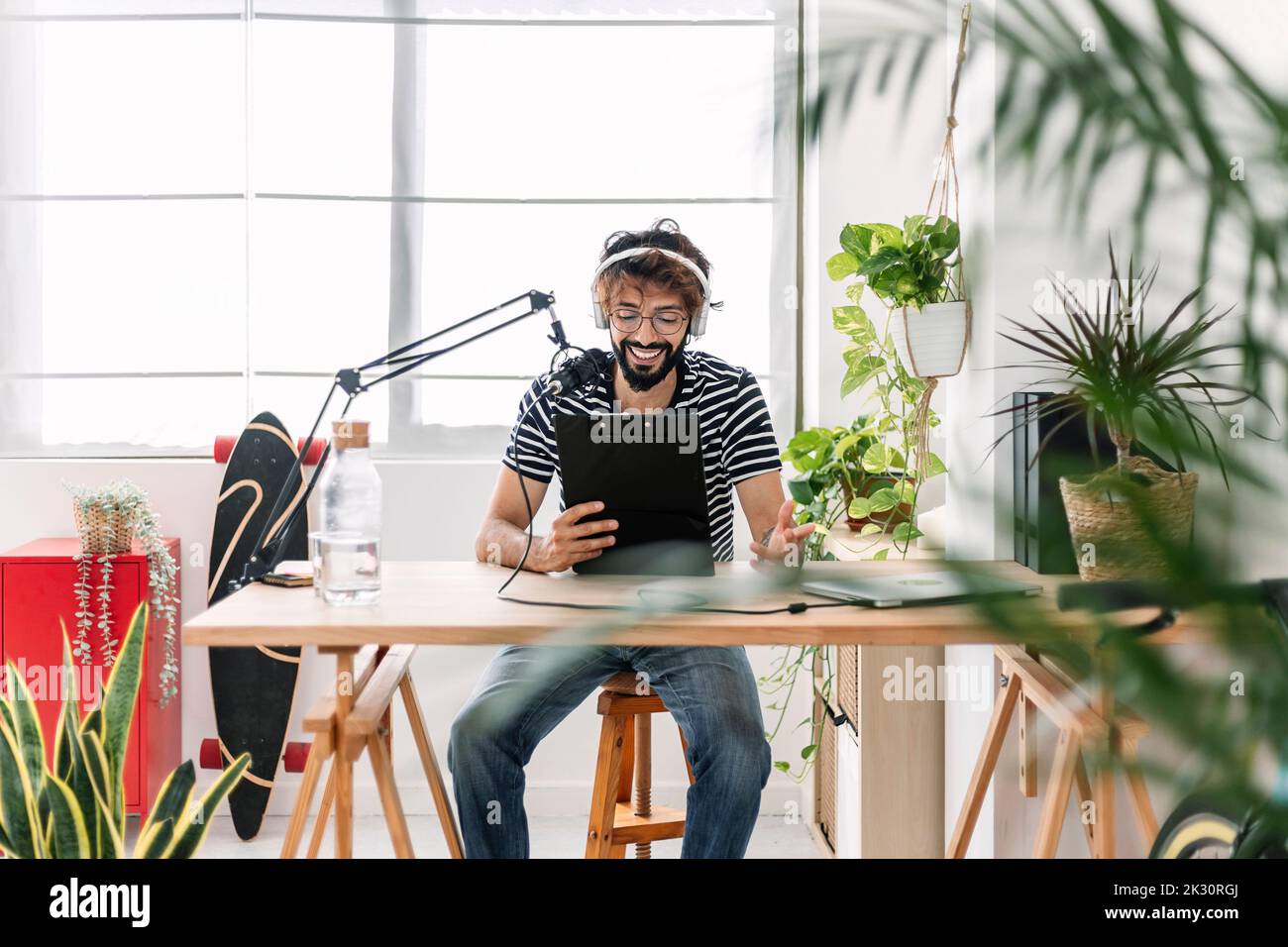 Content creator hi-res stock photography and images - Alamy