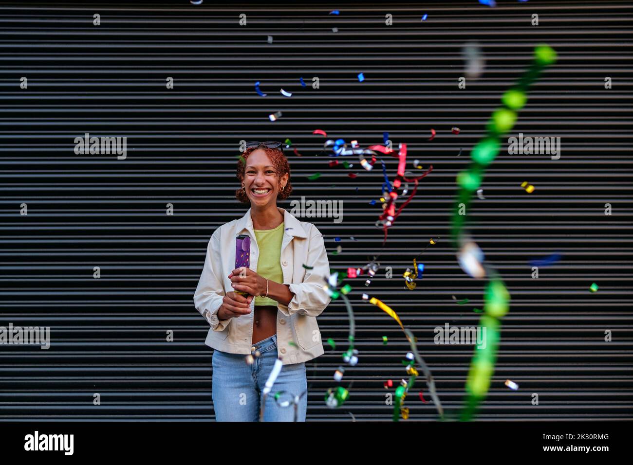 Party popper hi-res stock photography and images - Alamy