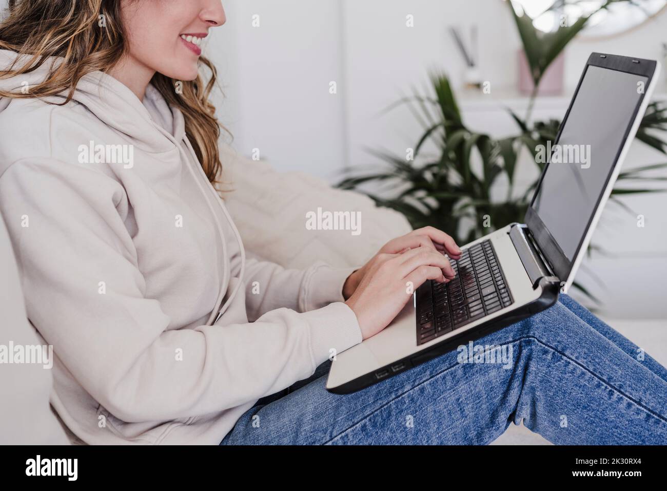Side view woman typing hi-res stock photography and images - Alamy