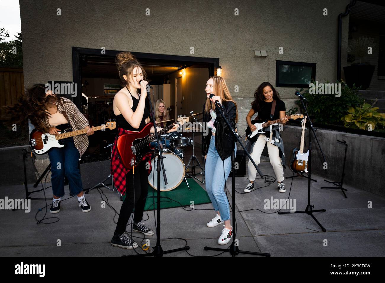Asian girl singing microphone hi-res stock photography and images - Alamy