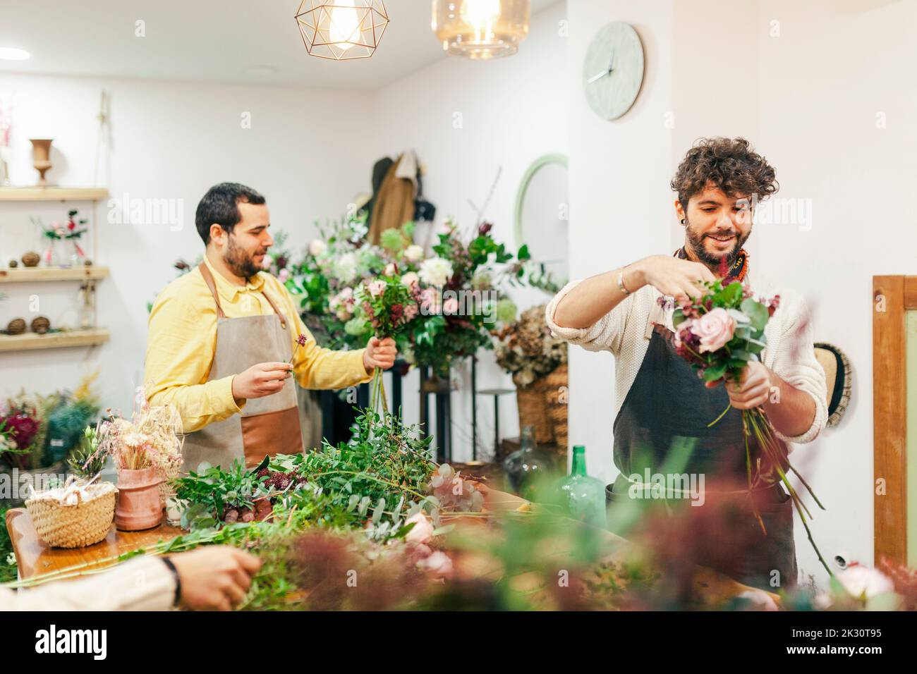 Florist making flower bouquet at floral shop Stock Photo - Alamy