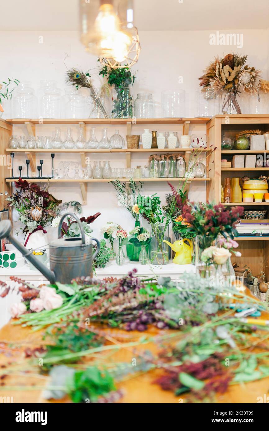 Vases display hi-res stock photography and images - Alamy