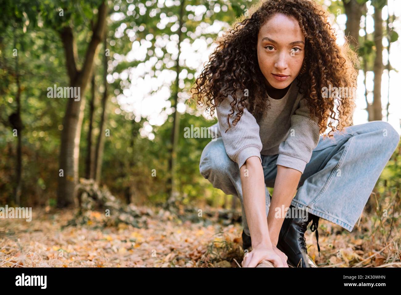Portrait young woman crouching on hi-res stock photography and images ...