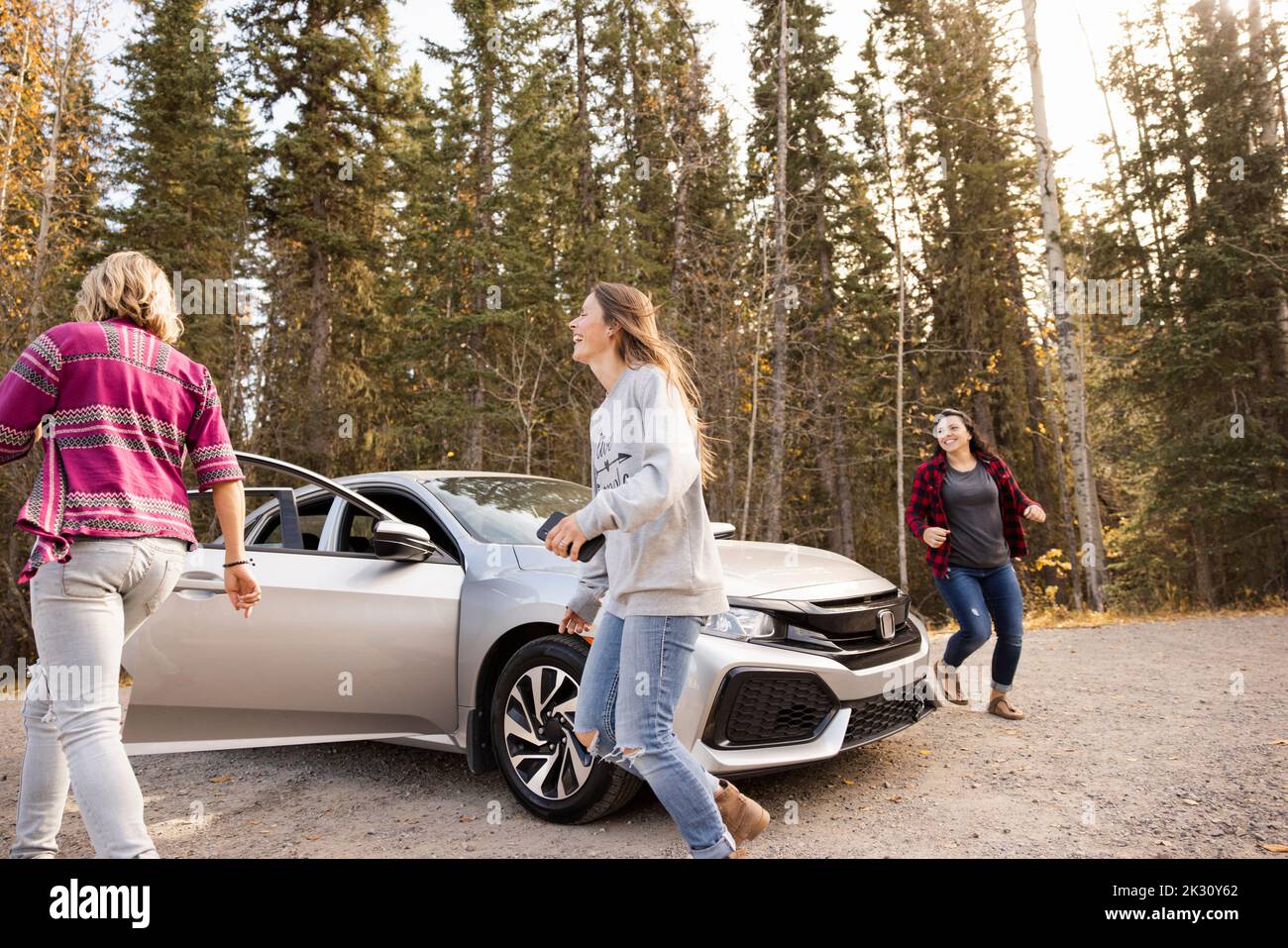 Women in car hi-res stock photography and images - Alamy