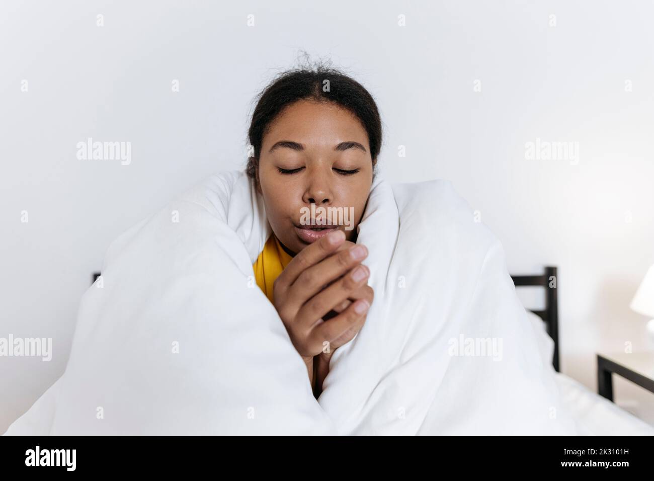 Freezing bed women hi-res stock photography and images - Alamy