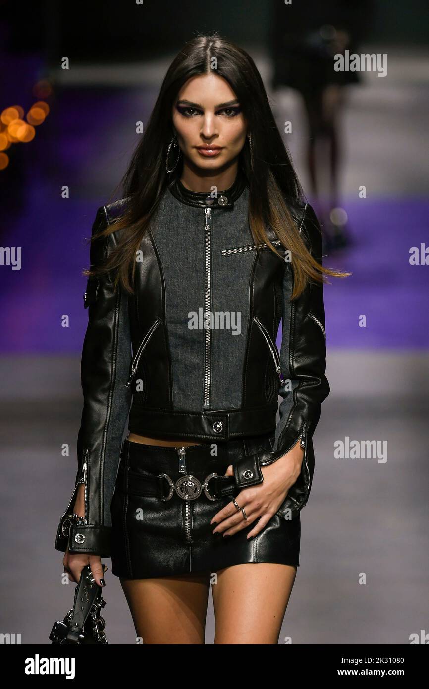 Emily ratajkowski 2022 hi-res stock photography and images - Alamy