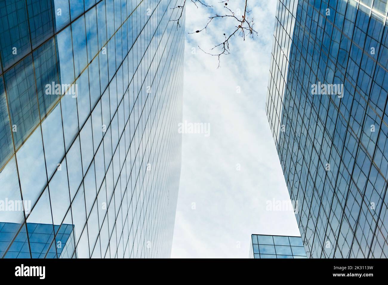 Tall skyscrapers hi-res stock photography and images - Alamy
