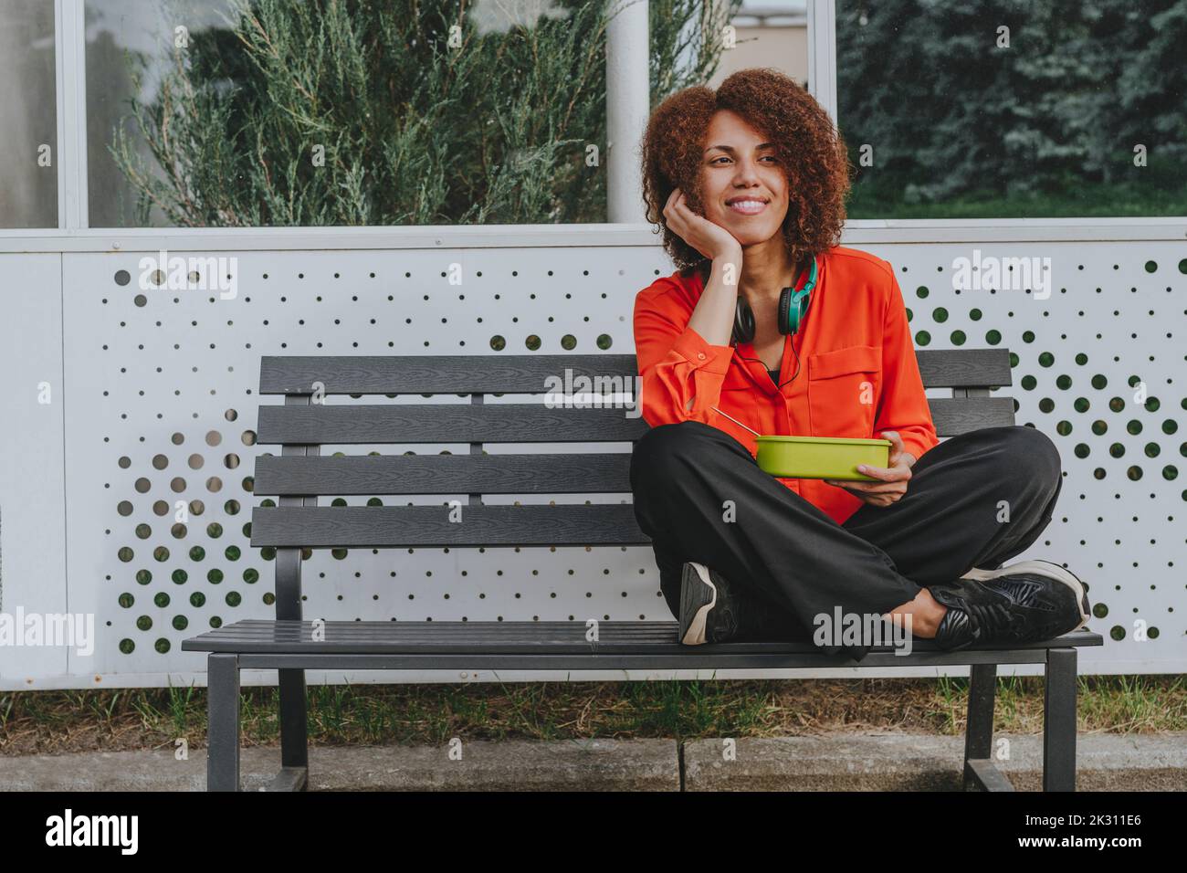 Business woman lunch box hi-res stock photography and images - Alamy