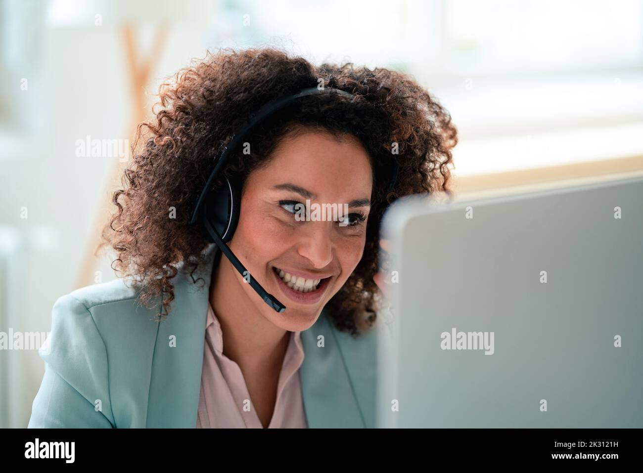 Workplace customer hi-res stock photography and images - Alamy