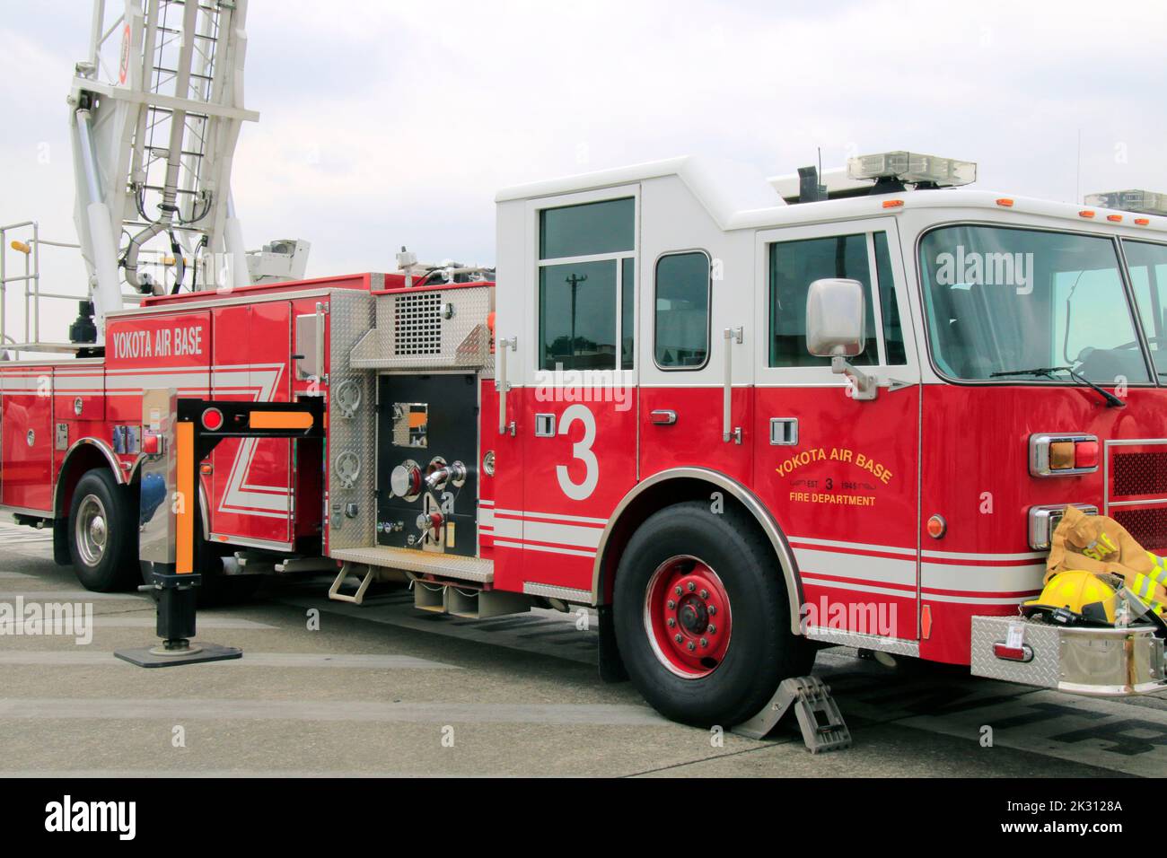 US Air Force fire engine at Yokota Air Base Stock Photo - Alamy