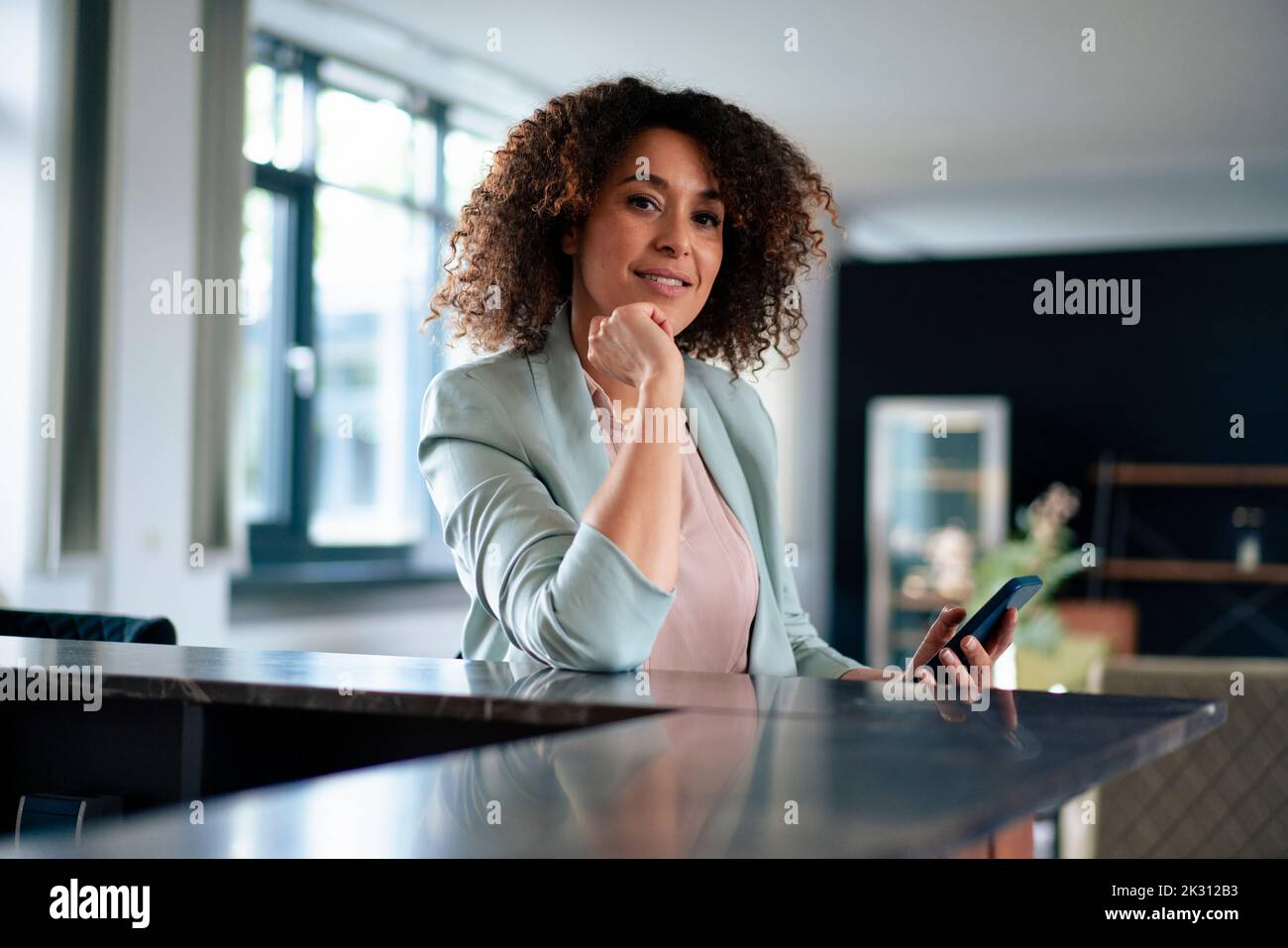Chin table hi-res stock photography and images - Alamy